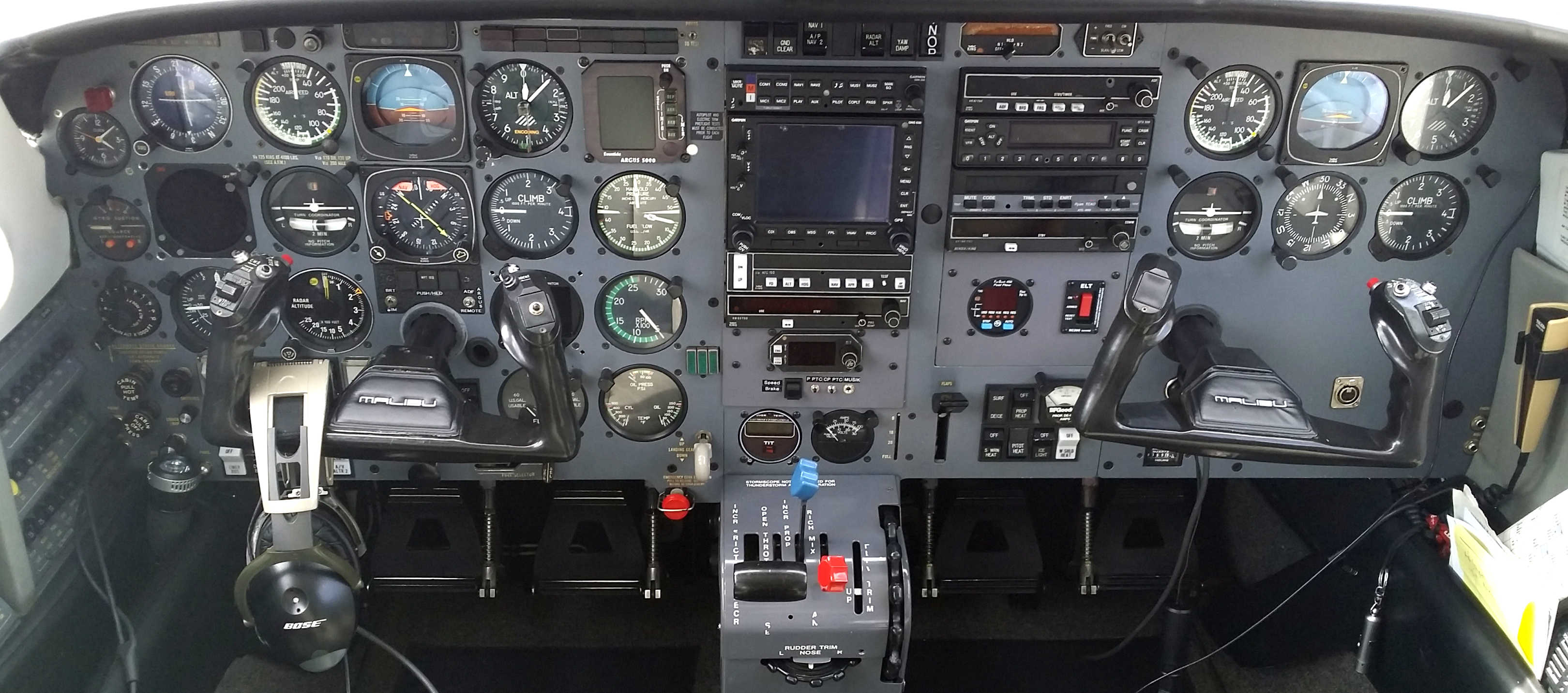 Piper Malibu PA46-310P with classic and digital avionics instruments
